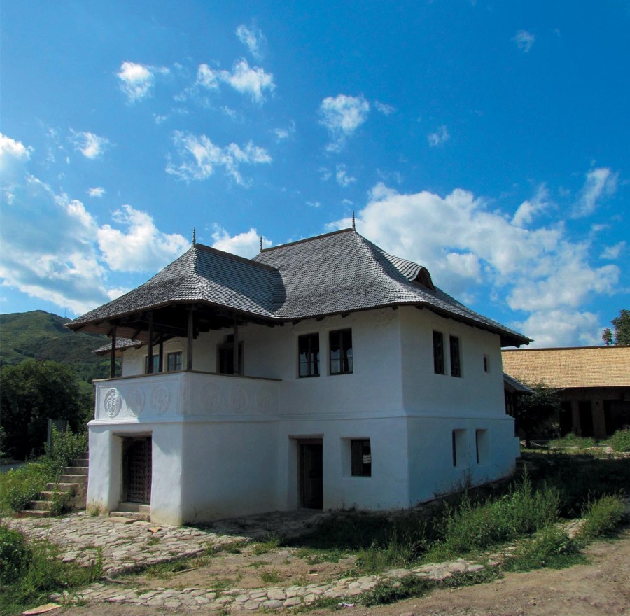 Casa cu blazoane din Chiojdu - Restaurare, consolidare și punere în ...