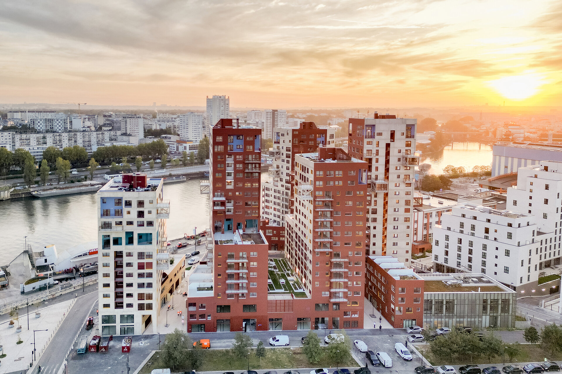 START-Ivry: Form follows life